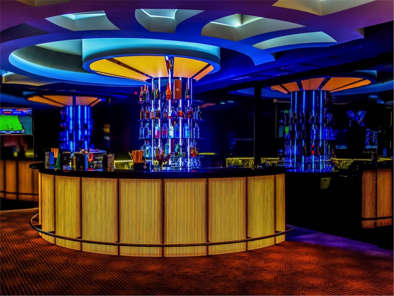 Products made of acrylic glass and the method of acrylic glass production