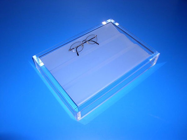 Products made of acrylic glass and the method of acrylic glass production